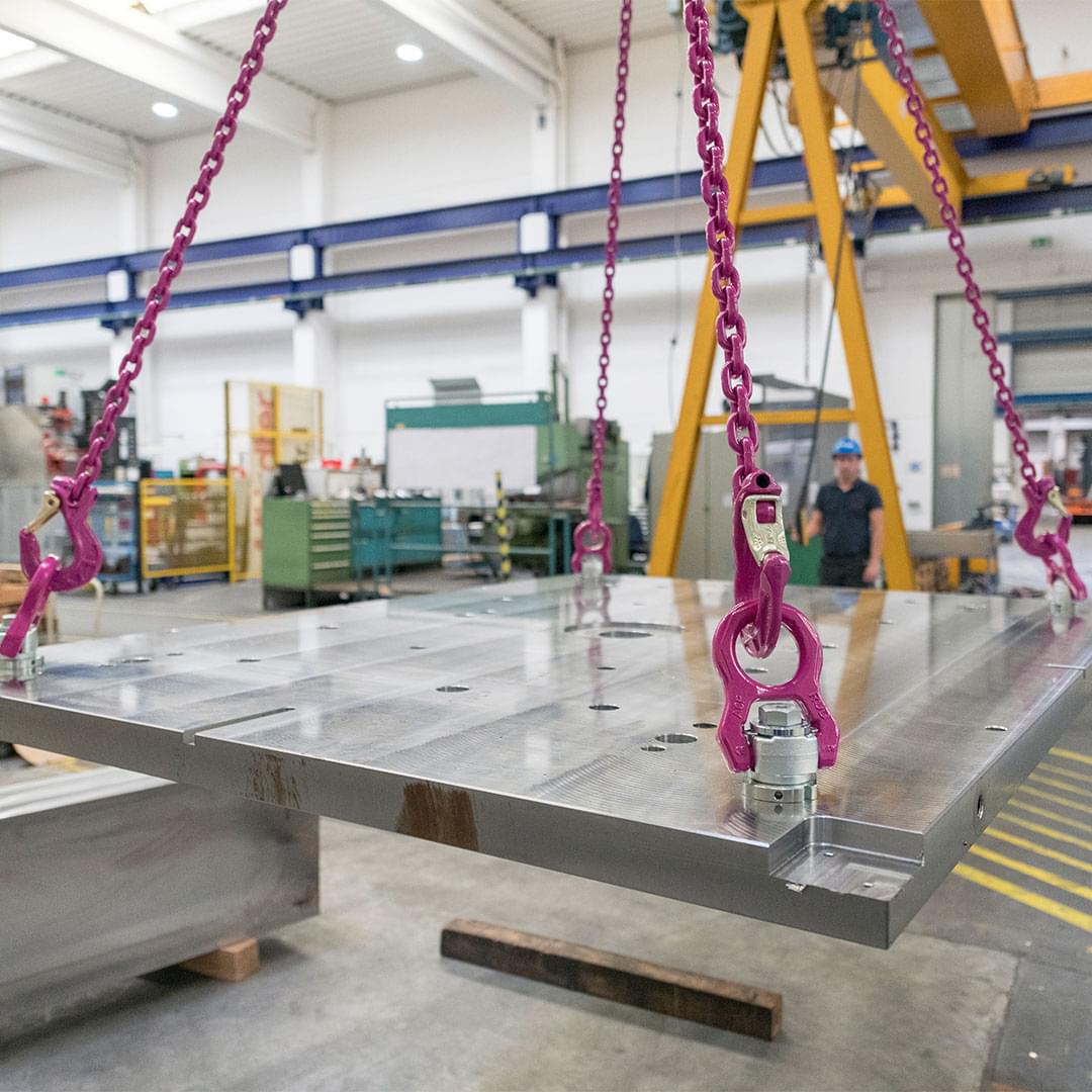 RUD end components: lift safely with hooks, etc.